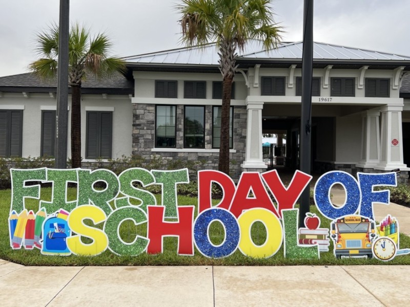 BACK TO SCHOOL - Sign Greeters